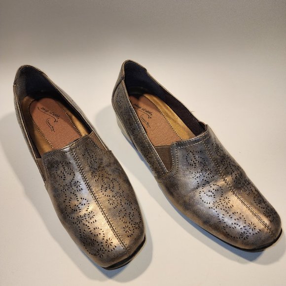 easy street | Shoes | Bronze Shoes | Poshmark